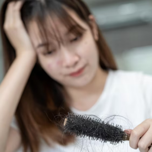 Alles über Haarausfall bei Teenagern: Ursachen und Behandlung